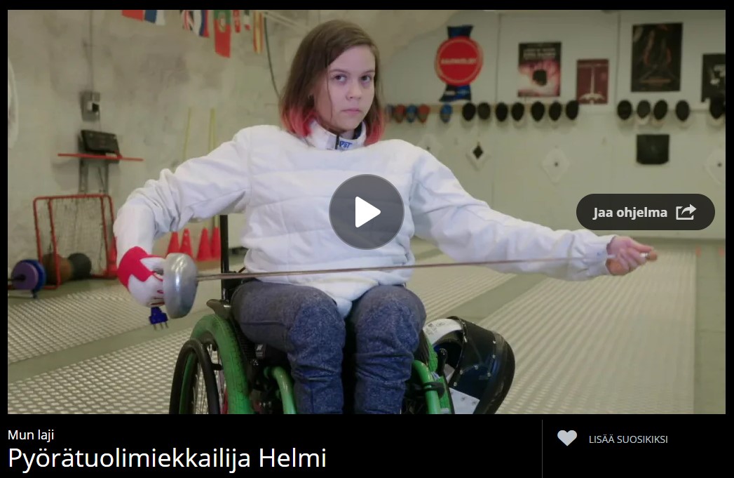 Kalpaveljien 15-vuotias pyörätuolimiekkailija Helmi Saxberg innostaa ...
